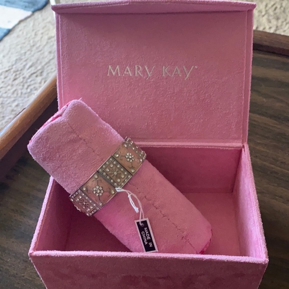 Mary Kay | Jewelry | Copy Mary Kay Stretchy Designed Bracelet Wvelvet ...